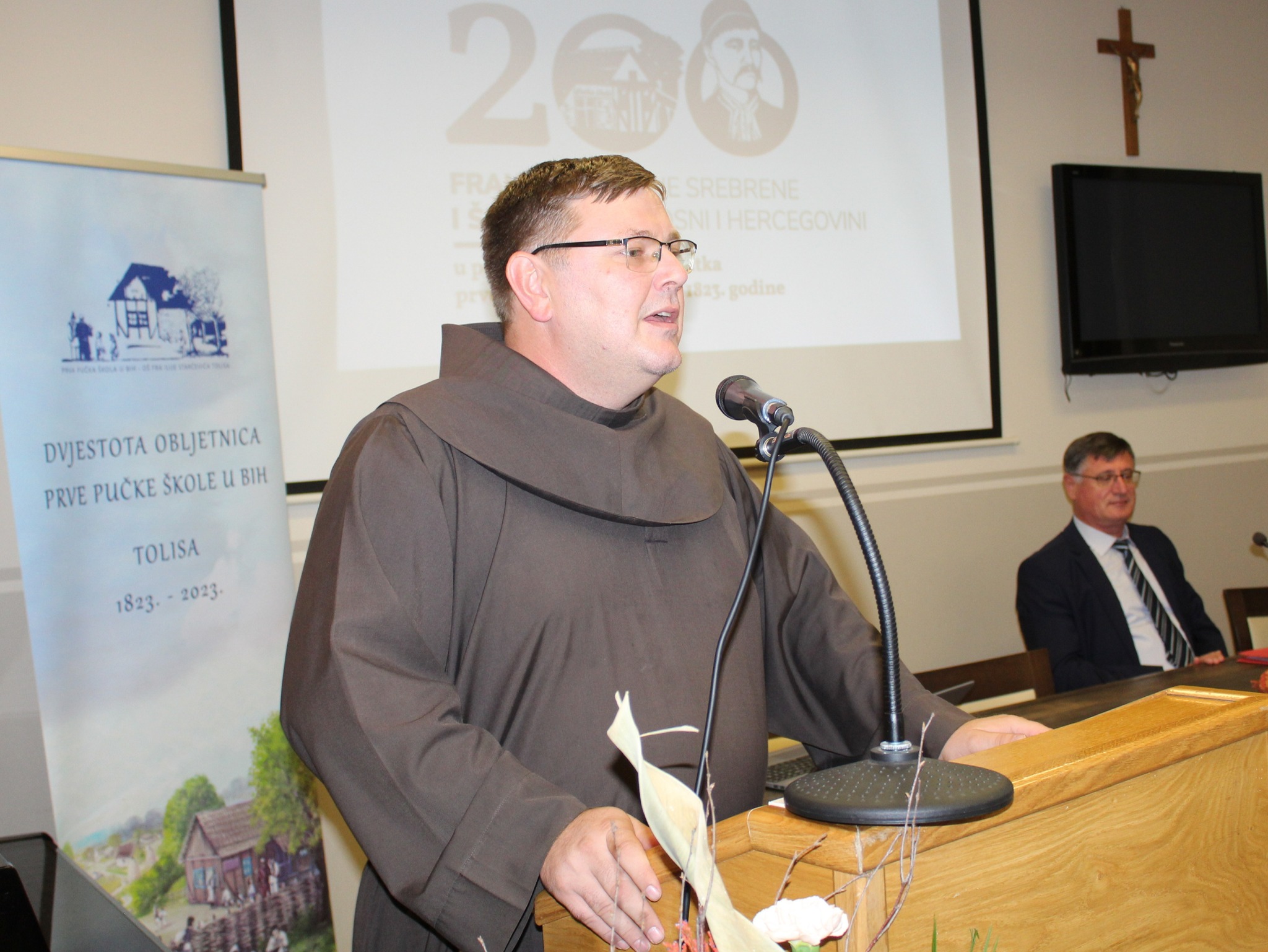 FOTO: U FRANJEVAČKOM SAMOSTANU TOLISA ODRŽAN MEĐUNARODNI ZNANSTVENI ...